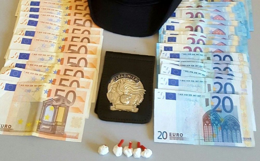 Dalla perquisizione spunta la cocaina, in manette due giovani di ...
