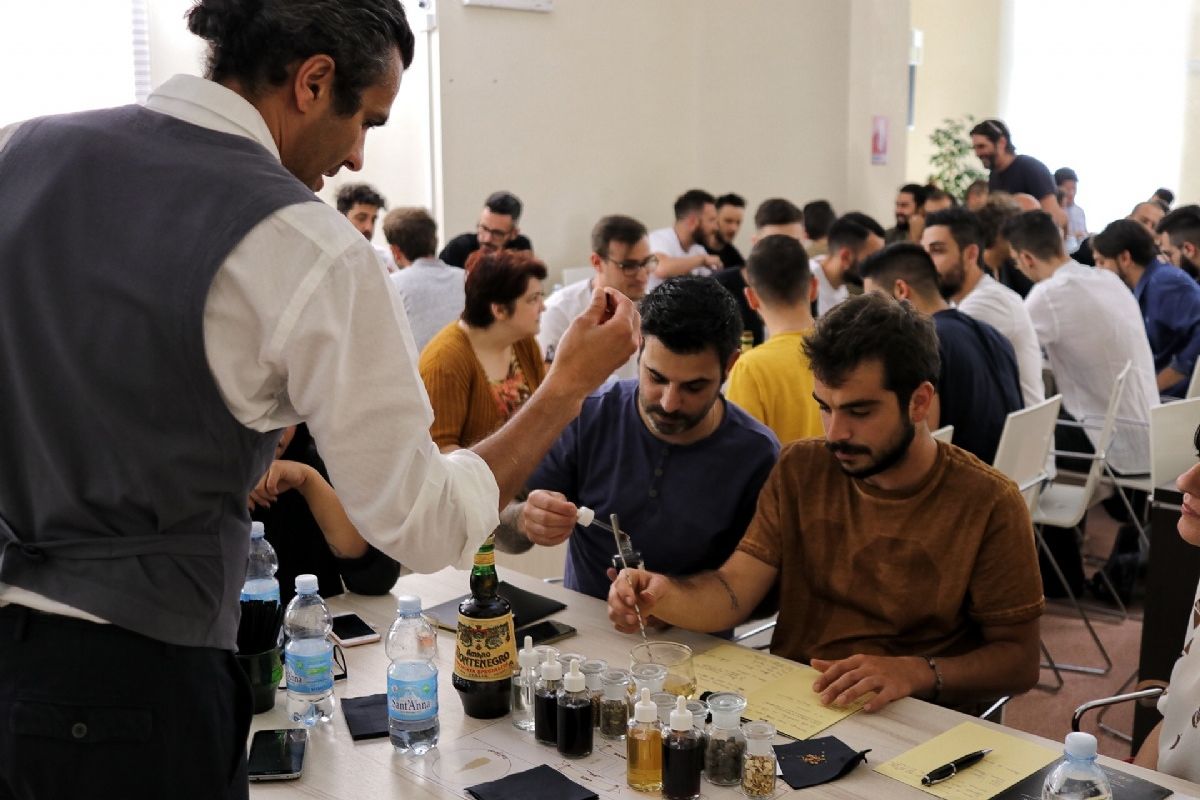 Un viaggio alla scoperta dei segreti di Amaro Montenegro. A Lecce Il ...