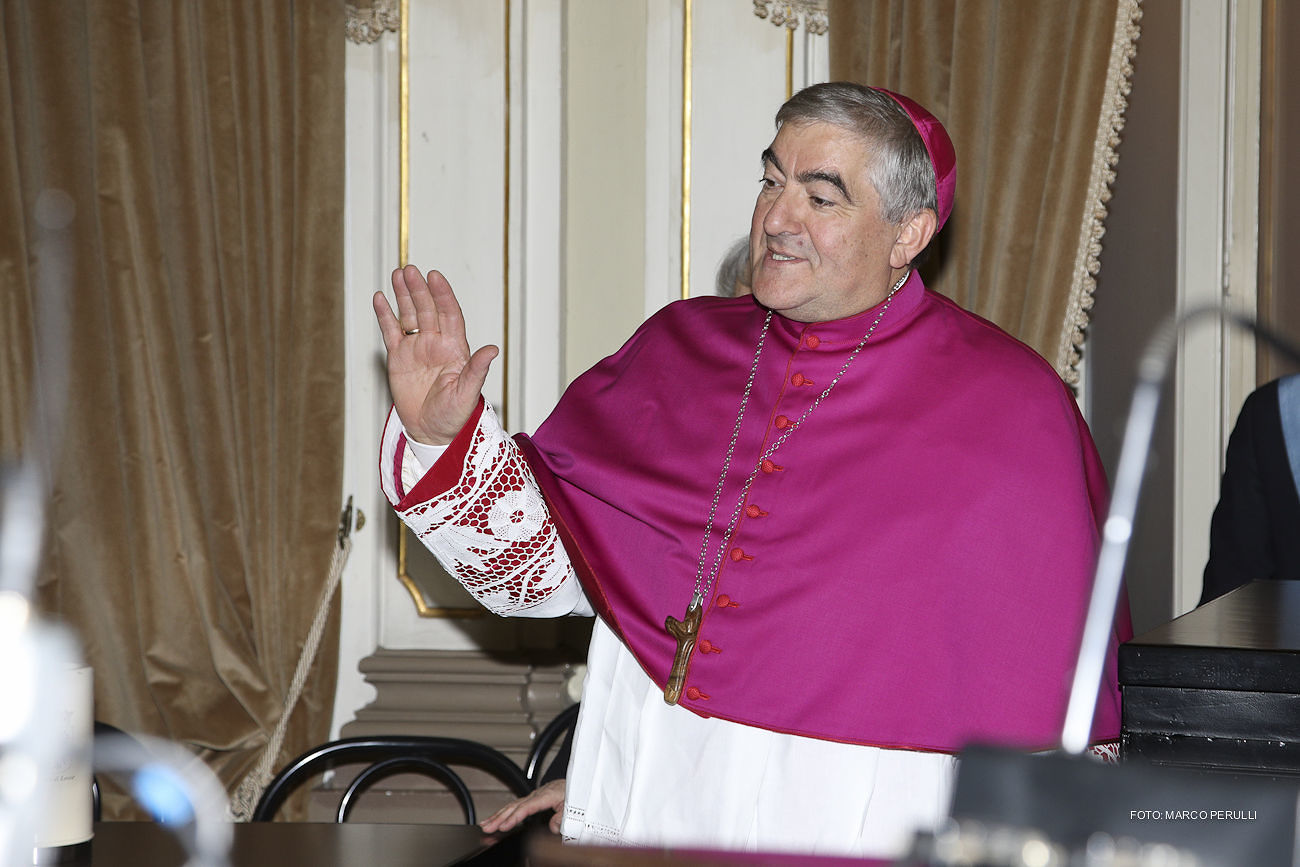 Il video messaggio dell'arcivescovo di Lecce Mons.Seccia in occasione ...