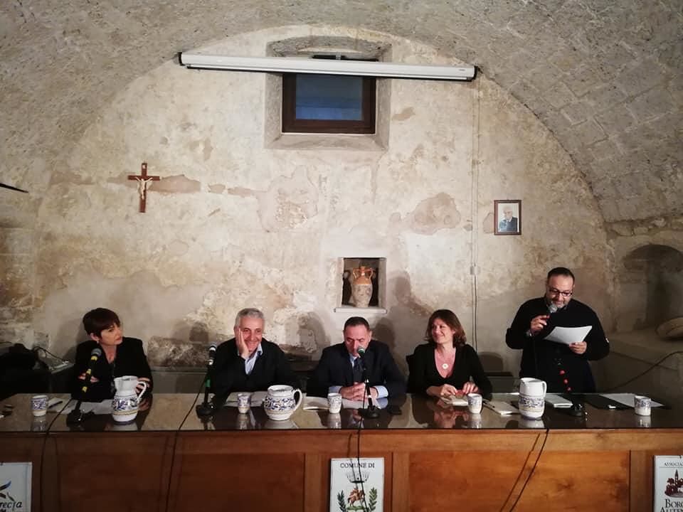 “Il tempo che non vola”, grande successo per il libro di poesie del ...