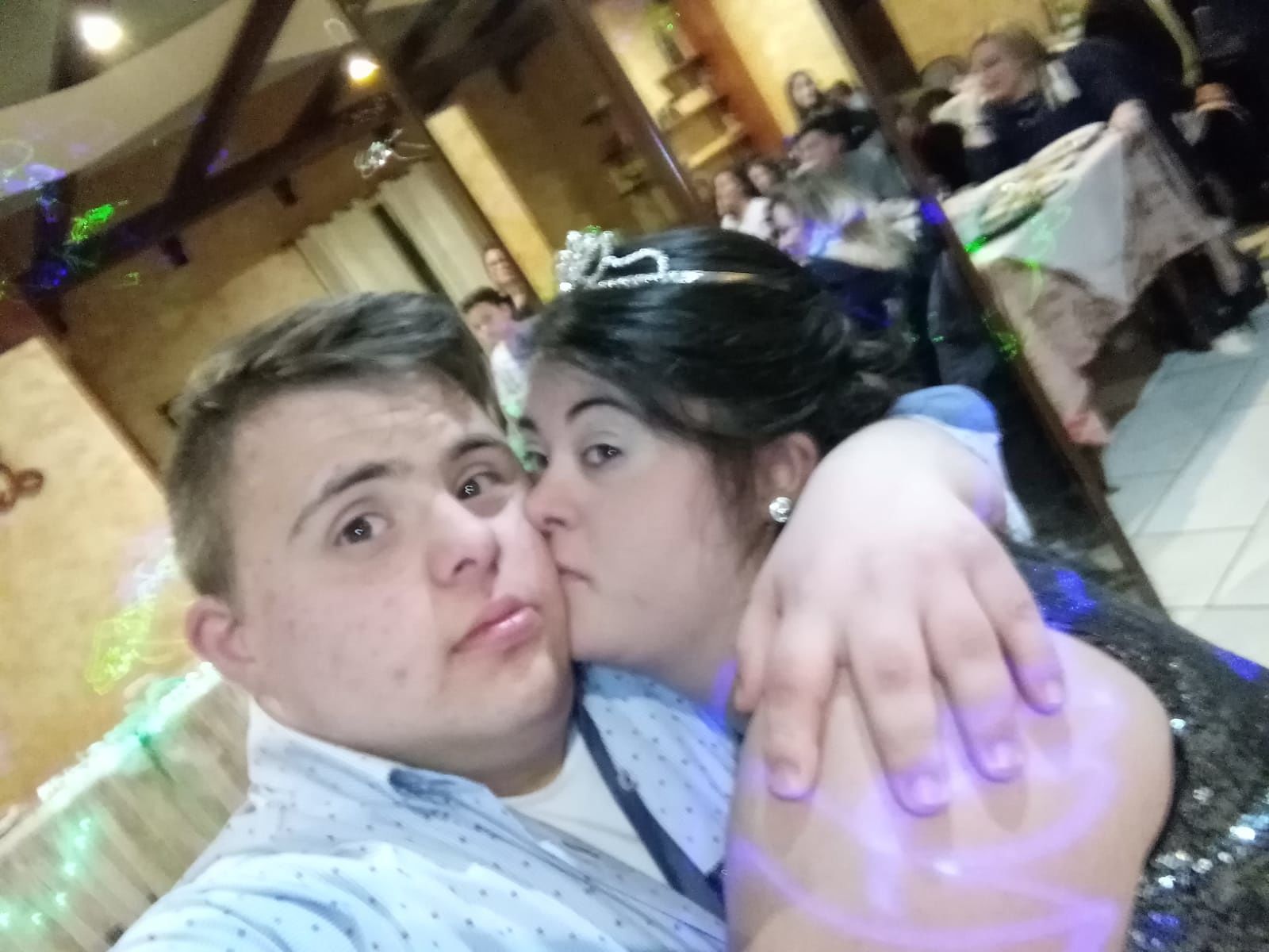 Una carrozza bianca e i fiori più belli, Andrea rende speciale il ...