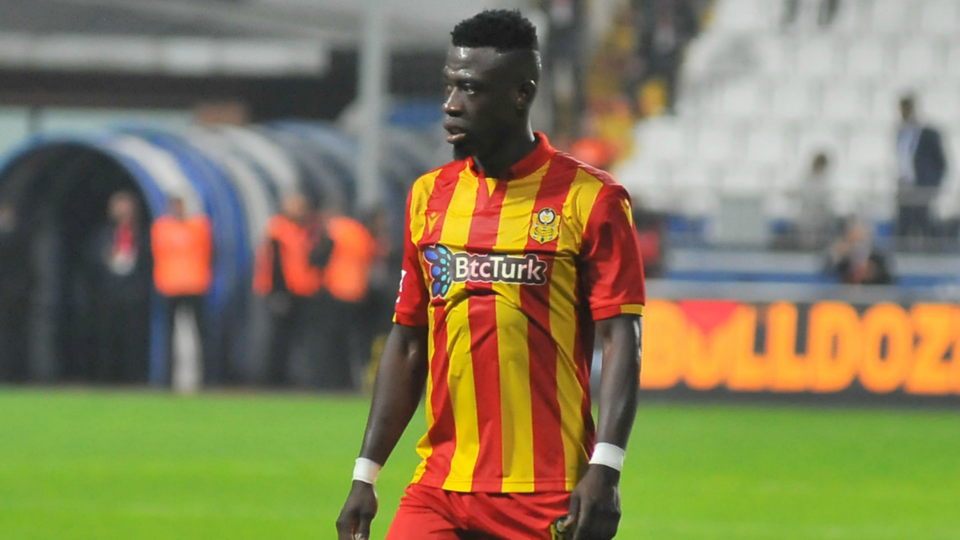 Calciomercato, Lecce-Acquah: sì! Oggi il ghanese in Salento per l ...