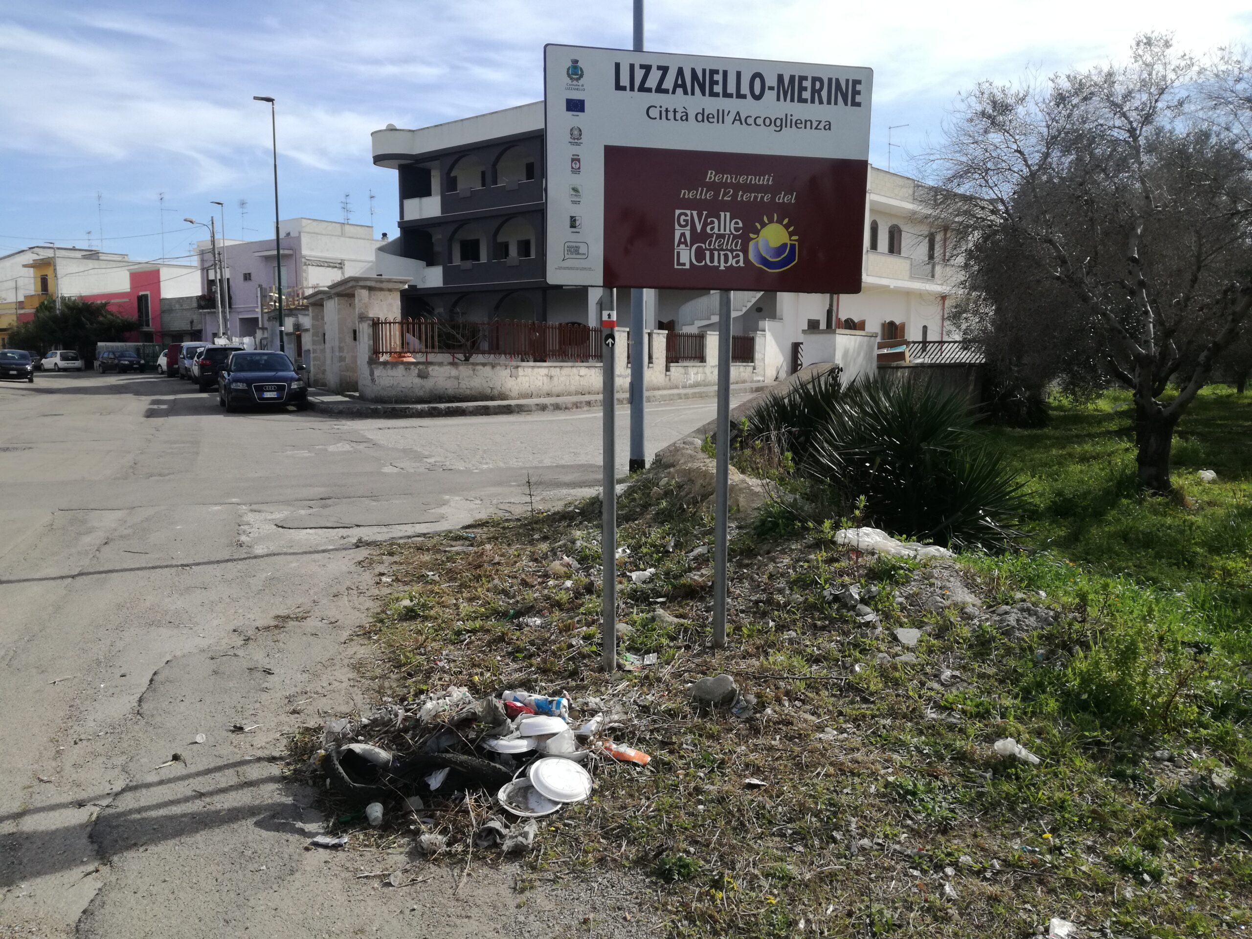 Benvenuti a Merine, città dell'accoglienza, ma la strada è piena di ...