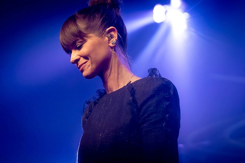 “Tutto accade”, conto alla rovescia per il nuovo album di Alessandra ...