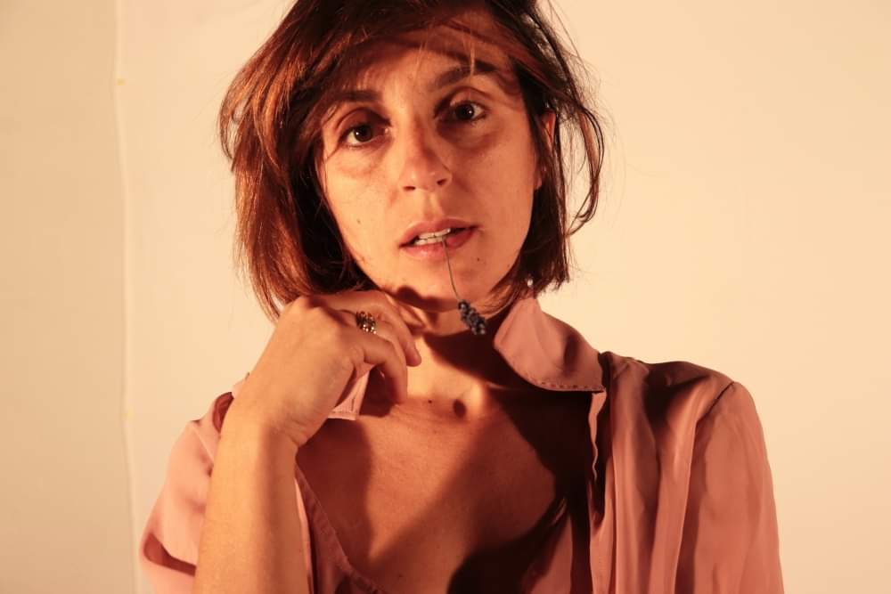 'Ogni cosa brucia', Iula Marzulli presenta la sua opera prima di poesia ...