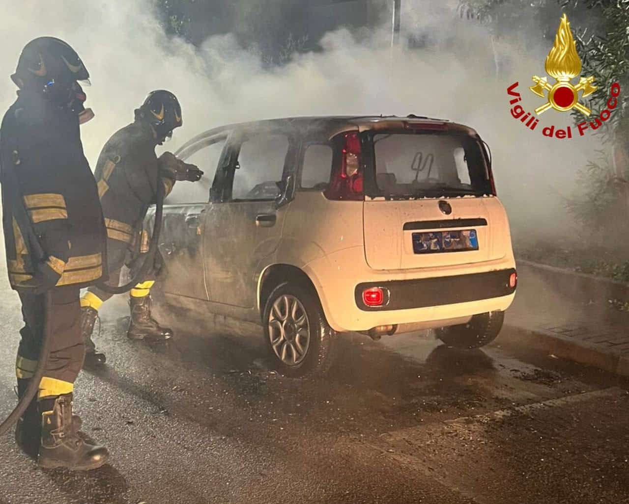 Brucia una Fiat Panda nei Giardini di Atena, ancora un’auto in fiamme ...