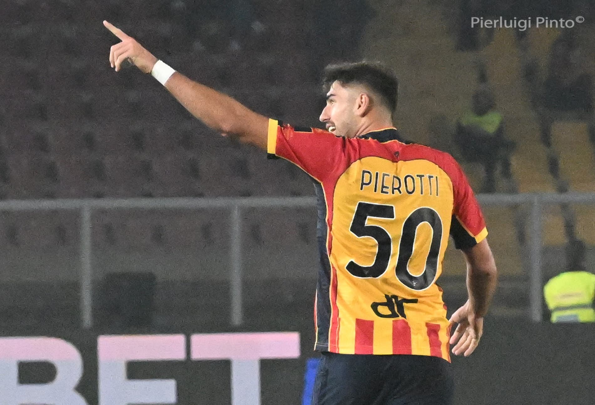 Parma-Lecce 1-3, giallorossi rimontano i ducali e tornano al successo. Vittoria griffata ...