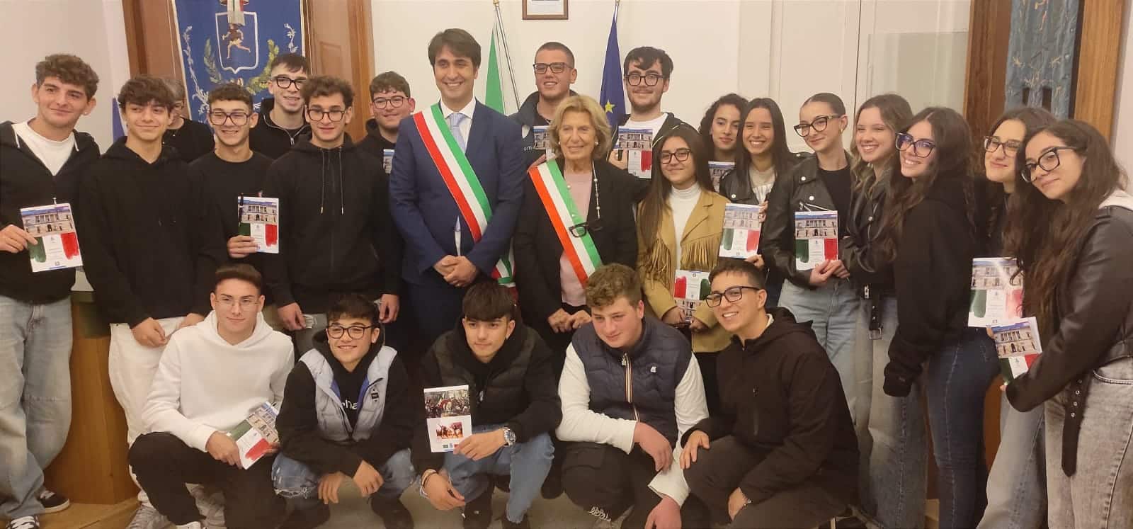 Festa in municipio a Cursi. I neo diciottenni ricevono la Carta ...