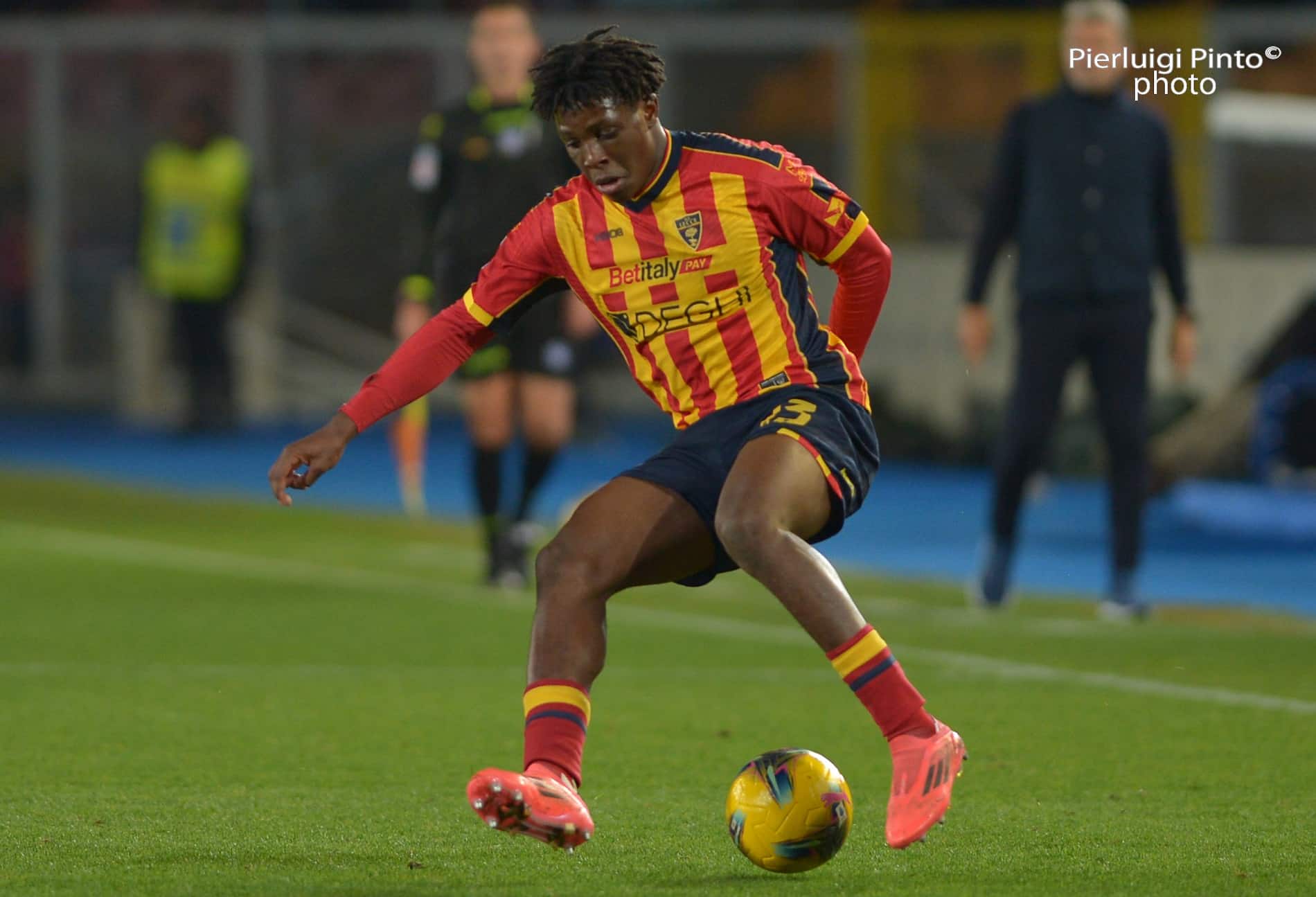 Dorgu ufficiale al Manchester United, il Lecce ingaggia Scott e N’Dri ...