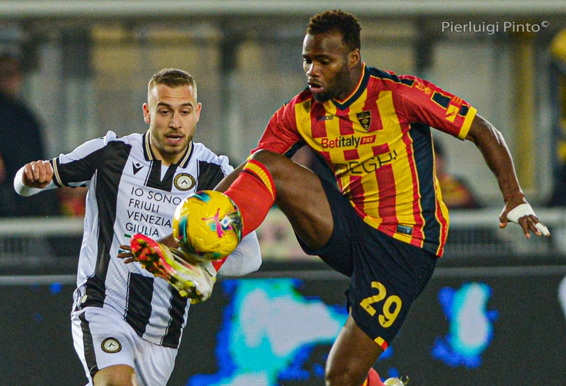 Lazio-Lecce 0-1, Coulibaly e Falcone regalano la salvezza e fanno entrare i giallorossi nella ...