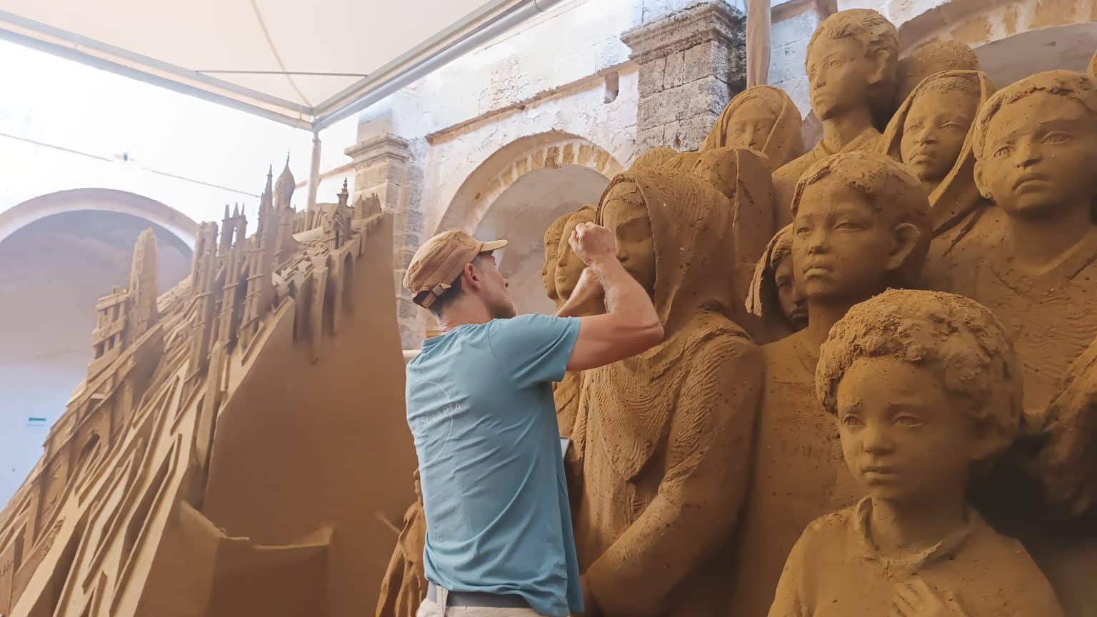 Si inaugura il Presepe di sabbia di Scorrano e nasce il gemellaggio con ...